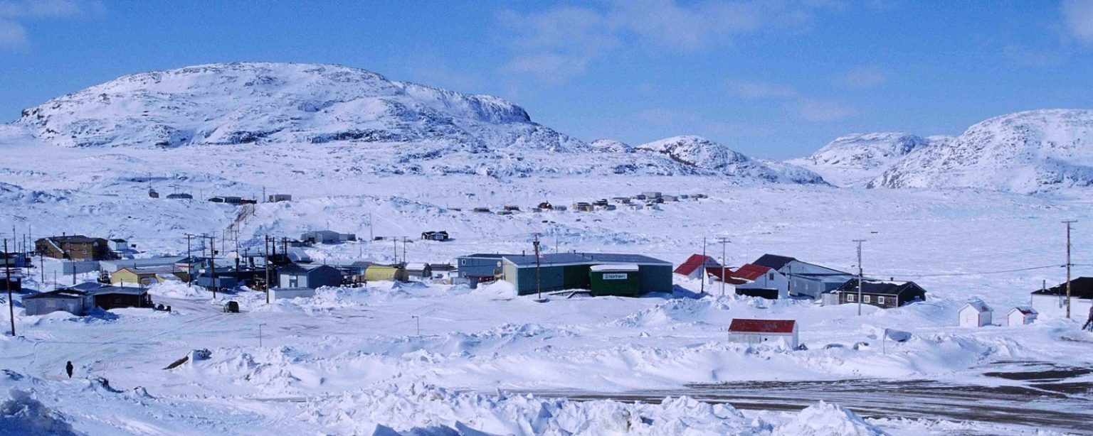 Kinngait | Nunavut - 1000 Towns of Canada